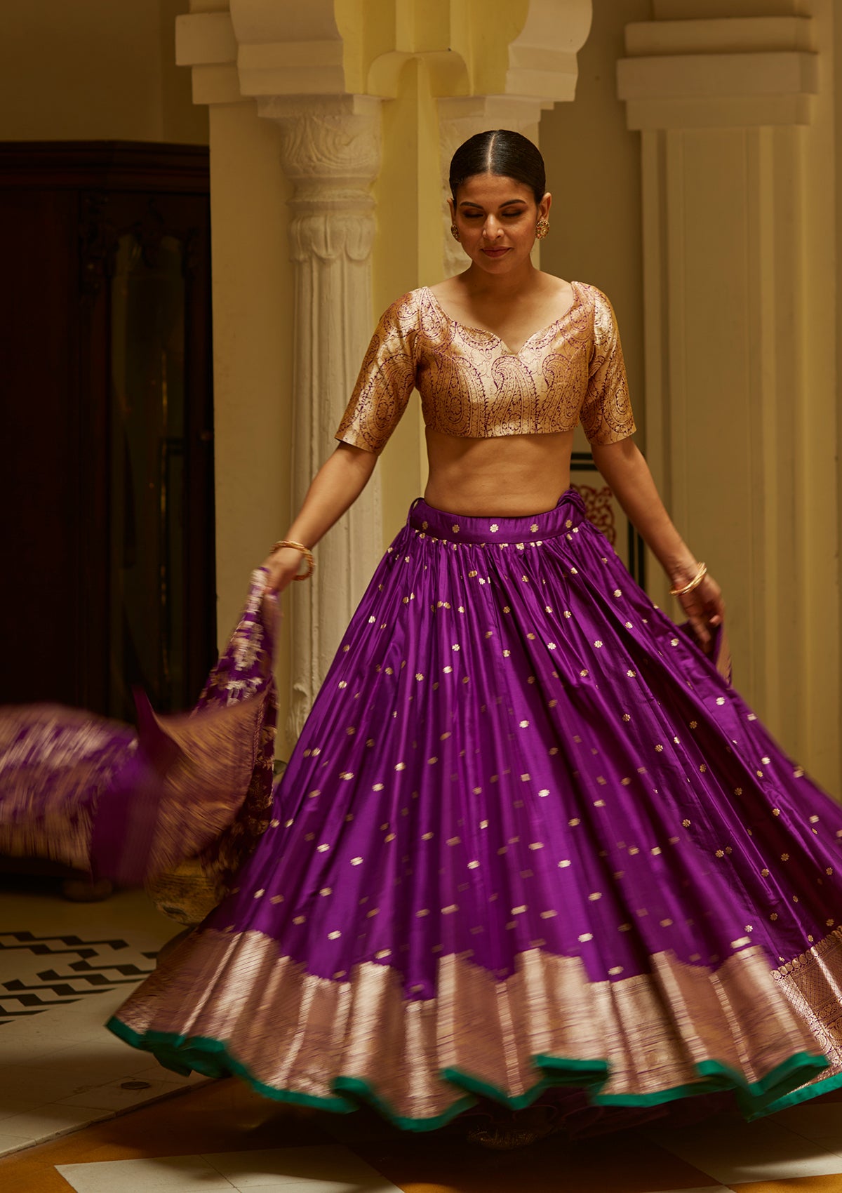 Jamuni Tehvaar Lehenga